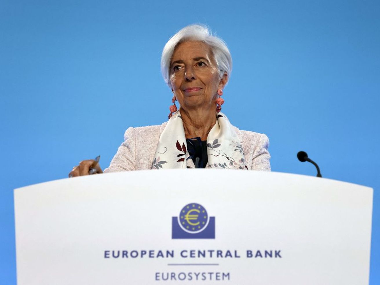 Bce, Lagarde su tassi e inflazione: verso shock prezzi più frequenti ...