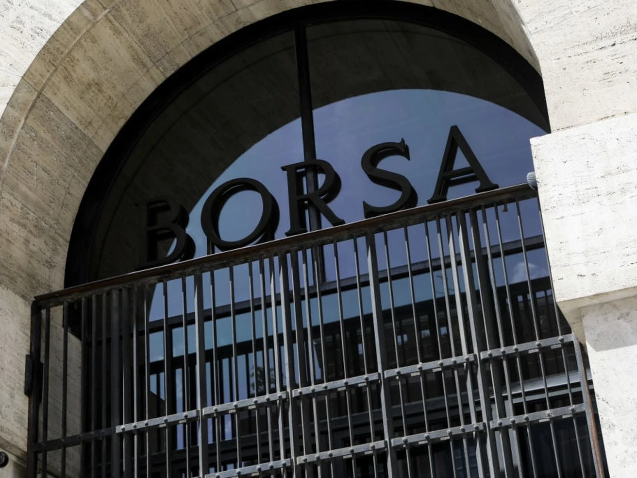 Dividendi: oggi stacco cedola per Intesa Sanpaolo, Eni e altre 20 big ...