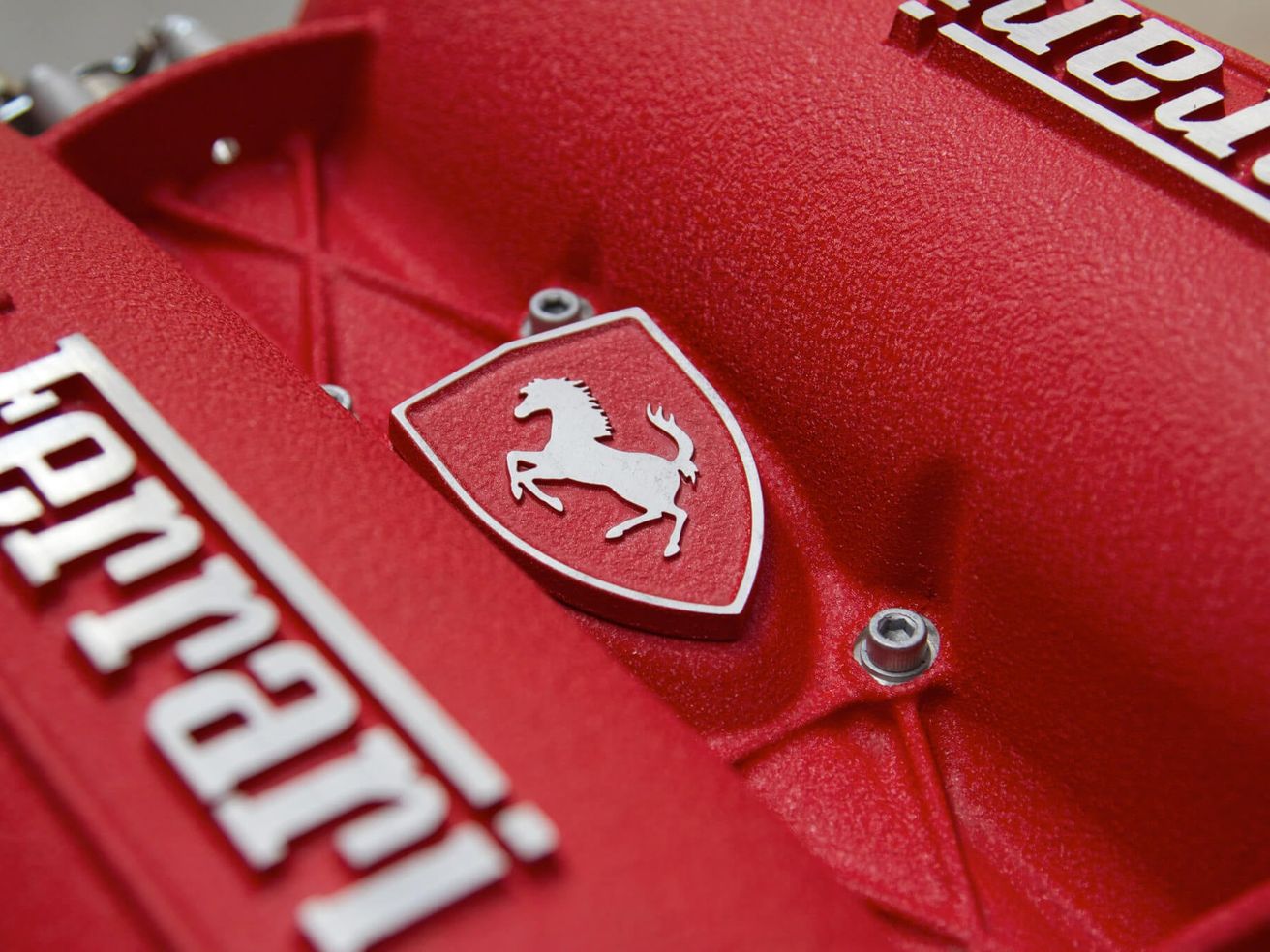 Ferrari corre più veloce tra i brand italiani. Generali guadagna ...